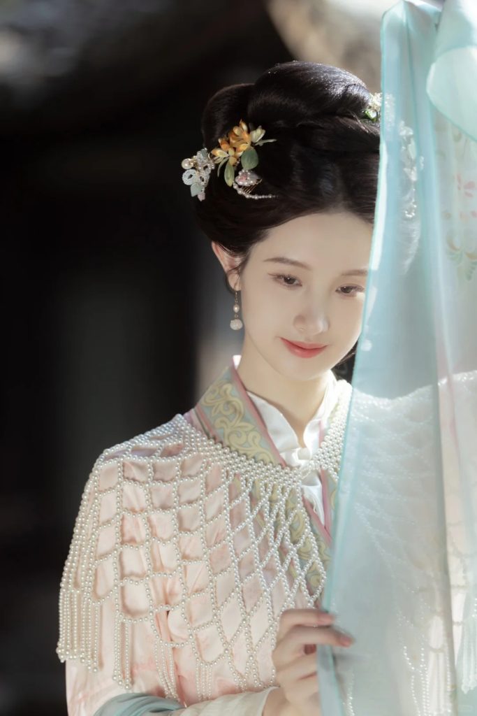 Hanfu Photo Poses: Capture the Beauty of Tradition – TANGPURA-Hanfu